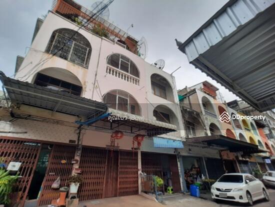 Commercial building, Soi Udomsuk 10, Sukhumvit 103, Bangkok, Bang Na ...