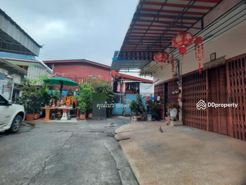 Commercial building, Soi Udomsuk 10, Sukhumvit 103, Bangkok, Bang Na ...