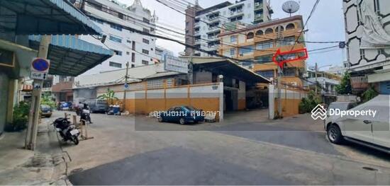 The Prague Condominium, Bangkok, 419 Damrong Rak Rd, Khlong Maha Nak ...