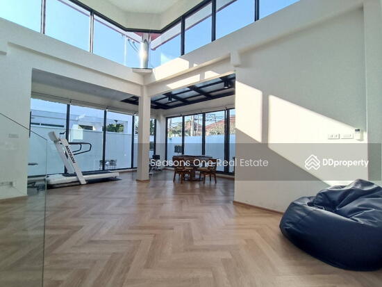 Beautiful Villa, Well Decorated 2-story For Sale, 77 square wah, 3 ...