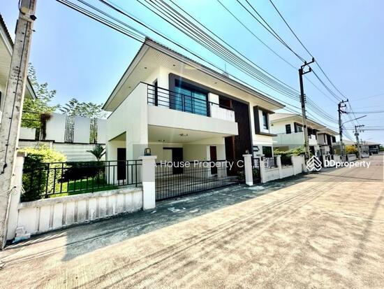 The Complete Sriracha : เดอะ คอมพลีท ศรีราชา, Chon Buri, Surasak, Si ...