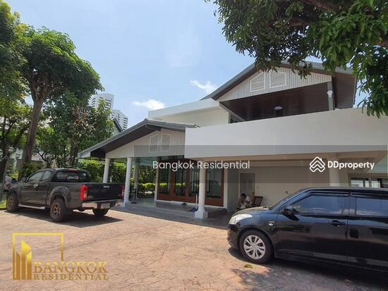 House in Compound, Bangkok, Ekkamai 22, Khlong Tan Nua, Watthana ...