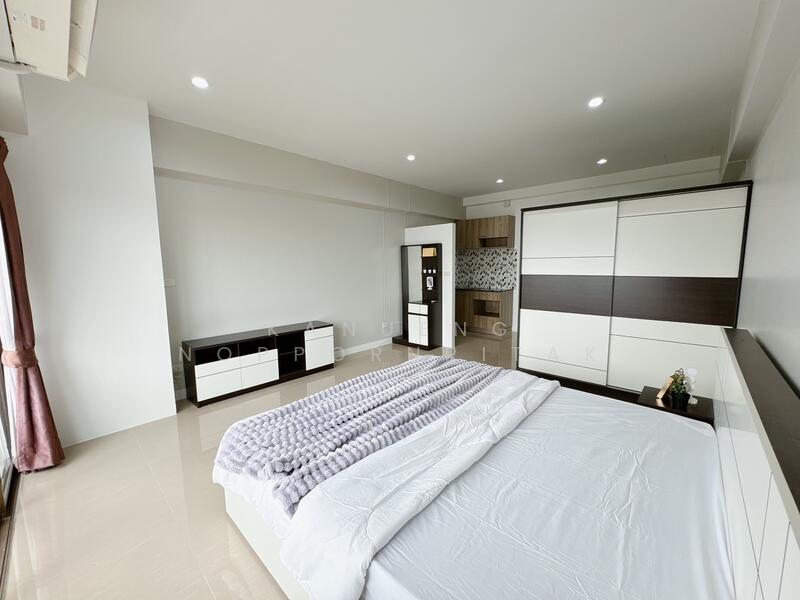 Central Ratchayothin Park, Bangkok, Phaholyothin, Chan Kasem, Chatuchak ...