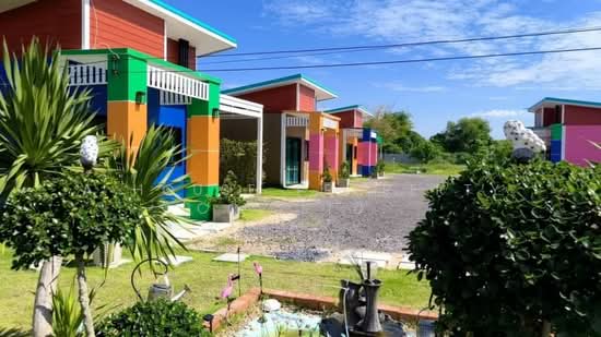 Land for sale with buildings, resort business, Laem Chabang - Amata ...