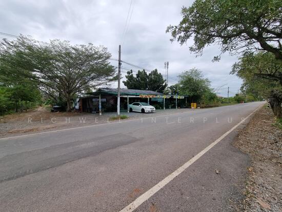 Land for sale in Lat Khwang, a pond area of 39 rai, Soi Chulabhorn ...