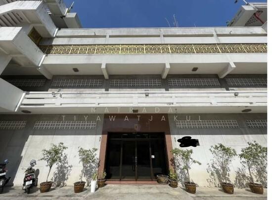 Stand alone building for rent in Sathorn, Bangkok, YenAkart, Chong ...
