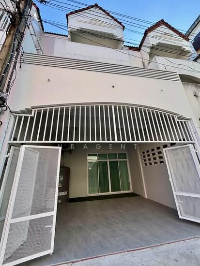 ทาวน์โฮมรีโนเวท 3 ชั้น วัชรพล, Bangkok, Tha Rang, Bang Khen, Bangkok, 4 ...