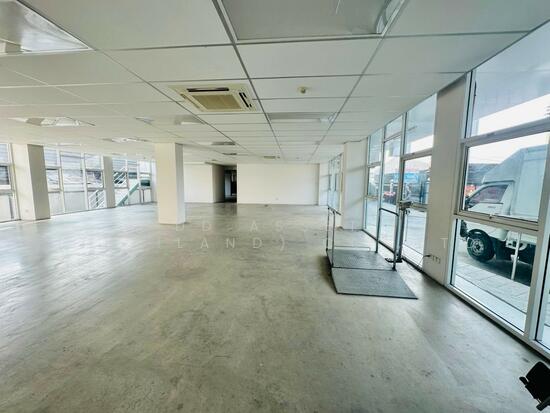 ให้เช่าพื้นที่ โชว์รูม อ็อฟฟิศ สำนักงาน ตึกติดถนนศรีนครินทร์ รหัส ...