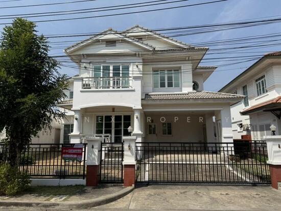 Manthana Phet Kasem - Bang Khae, Bangkok, Soi Manthana Village ...