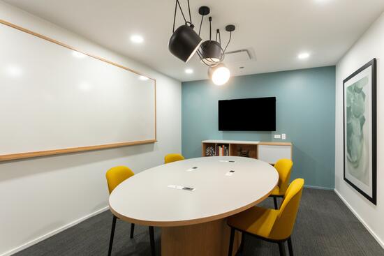 ค้นหาพื้นที่สำนักงานใน Spaces Suthi Building สำหรับ 5 คนที่มีทุกอย่าง ...