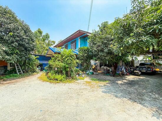 Land in a prime location, Bangsaen Beach entrance, Chonburi, Chon Buri ...