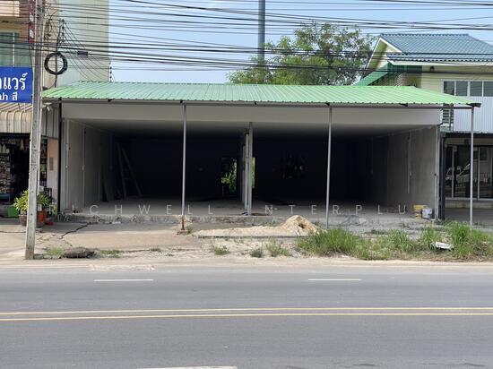 Land for sale with buildings, 203 sq m long plot, good location, can open a shop for selling ...