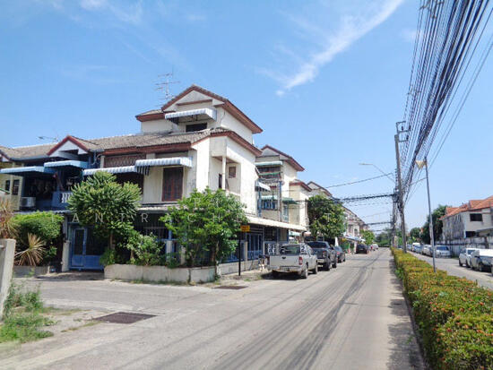 หมู่บ้านวรารักษ์ ซอยเลียบคลองสอง27, Bangkok, 20/324 เลียบคลองสอง27, Sam Wa Tawan Tok, Khlong Sam ...