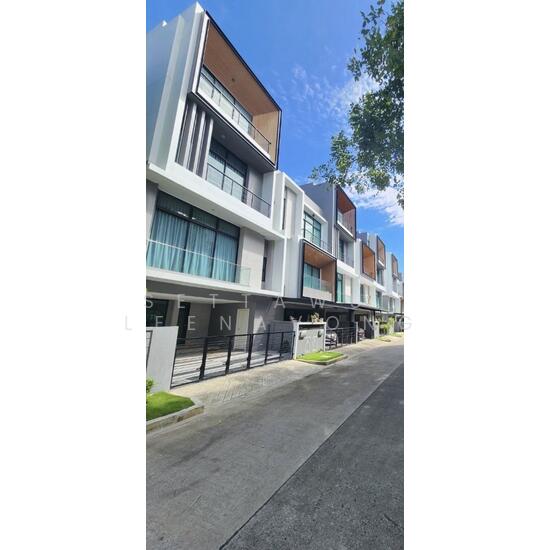 Nirvana Define Srinakarin-Rama 9 : เนอวานา ดีฟายน์ ศรีนครินทร์-พระราม 9, กรุงเทพ, ถนน ศรี ...