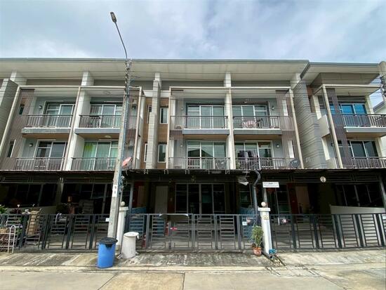 Town Avenue Time Thakaham 16 : ทาวน์ อเวนิว ไทม์ ท่าข้าม 16, กรุงเทพ ...