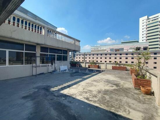 For Rent: 5-story office building on Ratchadaphisek Road (parking 15 ...