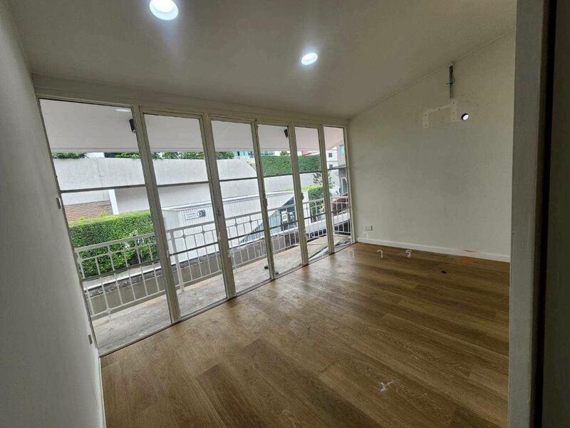 Standalone Building for Rent BTS Siam-National Stadium Ideal for Clinic ...