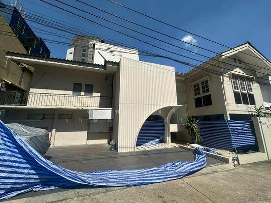 Standalone Building for Rent BTS Siam-National Stadium Ideal for Clinic ...