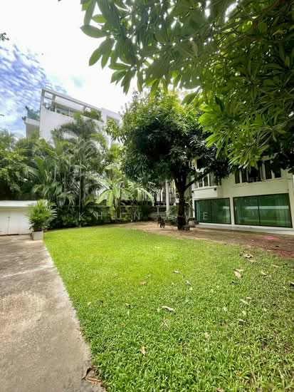Detached house with green garden in Ploenchit Ruamrudee ( SPSEVE1995 ...