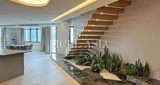 Crystal Garden, Bangkok, 217 Sukhumvit 4 Alley, Khlong Toei, Khlong ...