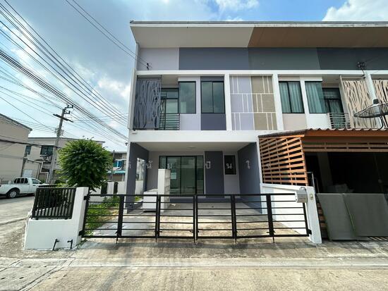 The Trust Town Bowin, Chon Buri, Soi Wat Phan Sadet Nai, Highway 331 ...