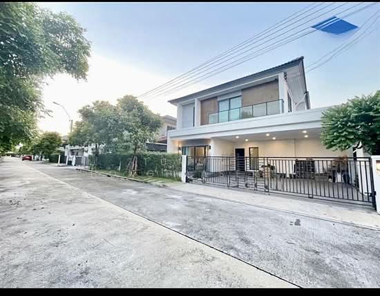 Centro Wongwaen-Chatuchot, Bangkok, Soi Wongsakon 1, Kanchanaphisek ...