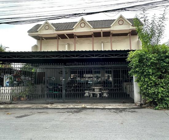 ขายอาคารทาวน์เฮาส์ 2 ชั้น 3 คูหา พร้อมที่ดิน 195 ตร.ว, วัชรพล, Bangkok ...