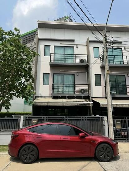 Baan Klang Muang Pinklao - Charan, Bangkok, along the expressway Si Rat ...