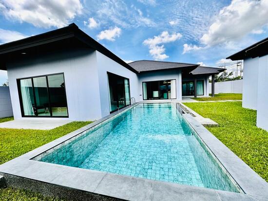 Easy access with multiple entry and exit routes, Chon Buri, Nong Pru ...