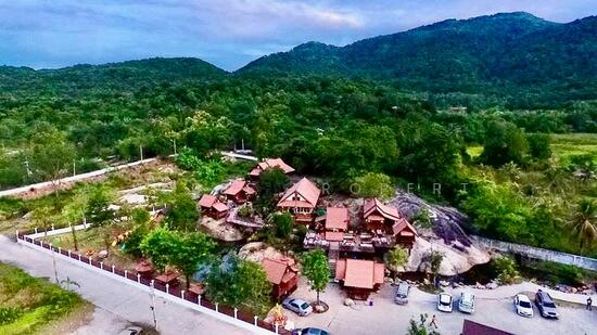 Land for sale in Nong Ree with restaurant business building, Chon Buri ...