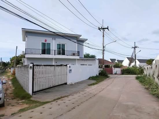 Easy access with multiple entry and exit routes, Chon Buri, Nong Pru ...